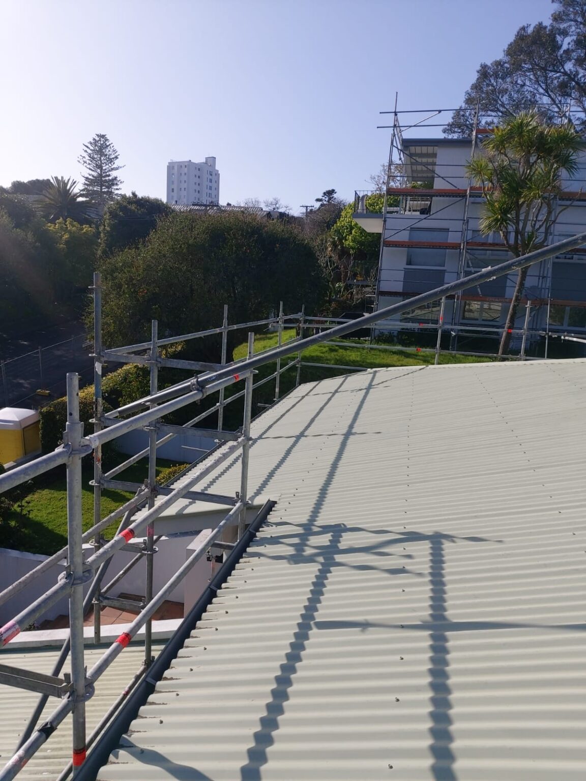 Roof Edge Protection Services | Orange Scaffold